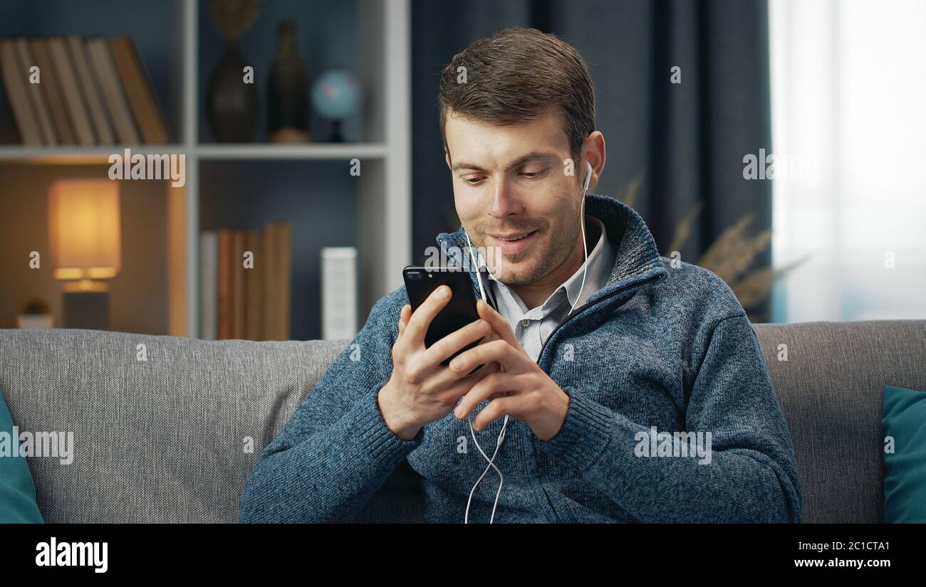 Earphones network hi-res stock photography and images - Alamy