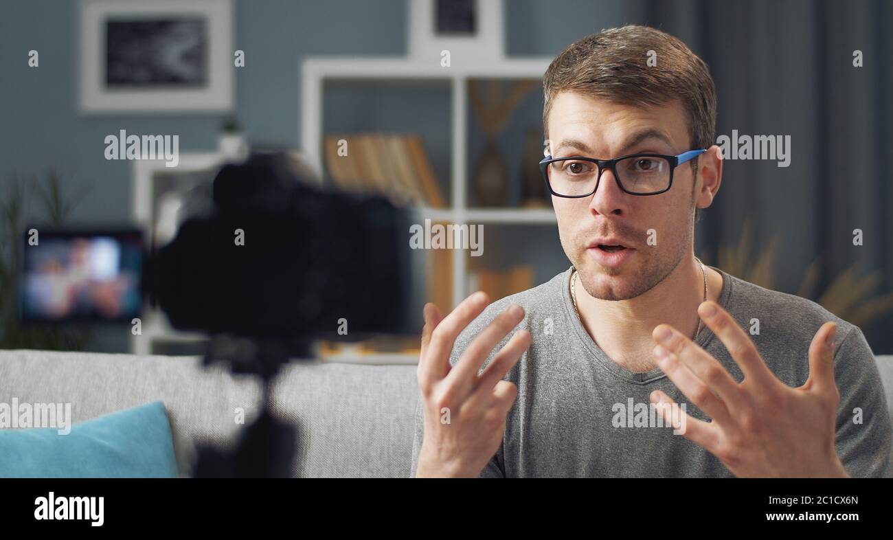 Video camera recording male hi-res stock photography and images - Alamy