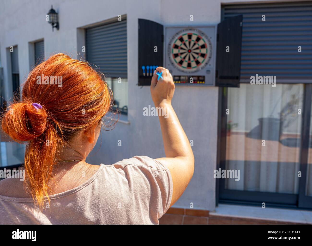 Woman throwing dart hi-res stock photography and images - Alamy