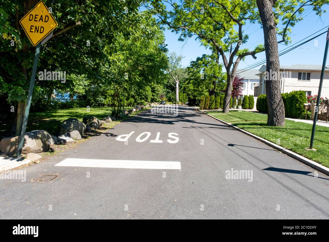 Dead End Road High Resolution Stock Photography and Images - Alamy