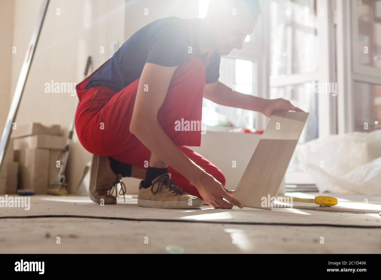 Worker checking level laying tiles hi-res stock photography and images ...