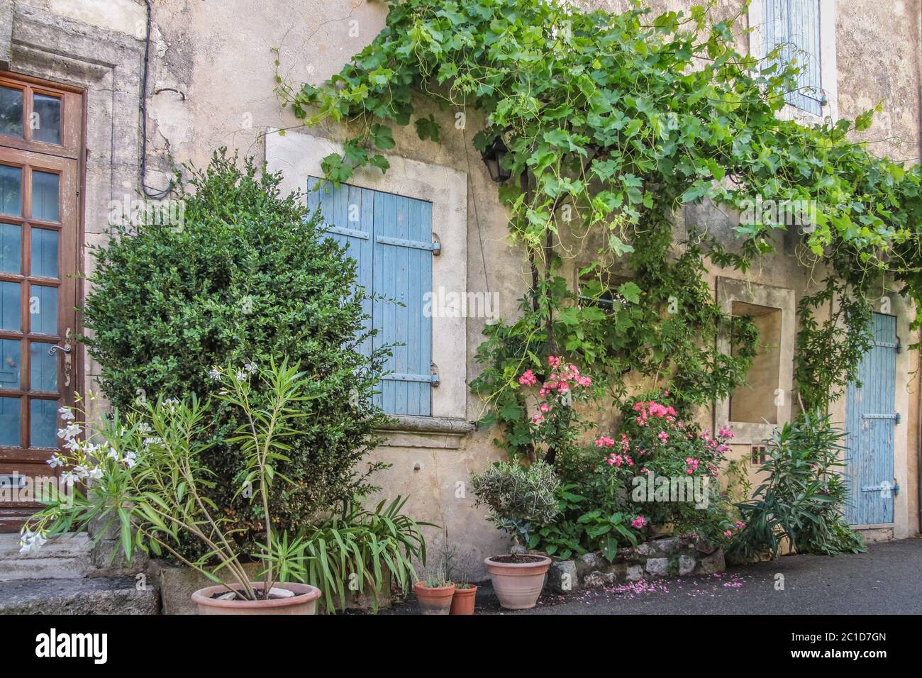 Country house in the village Villars, Provence, France Stock Photo - Alamy