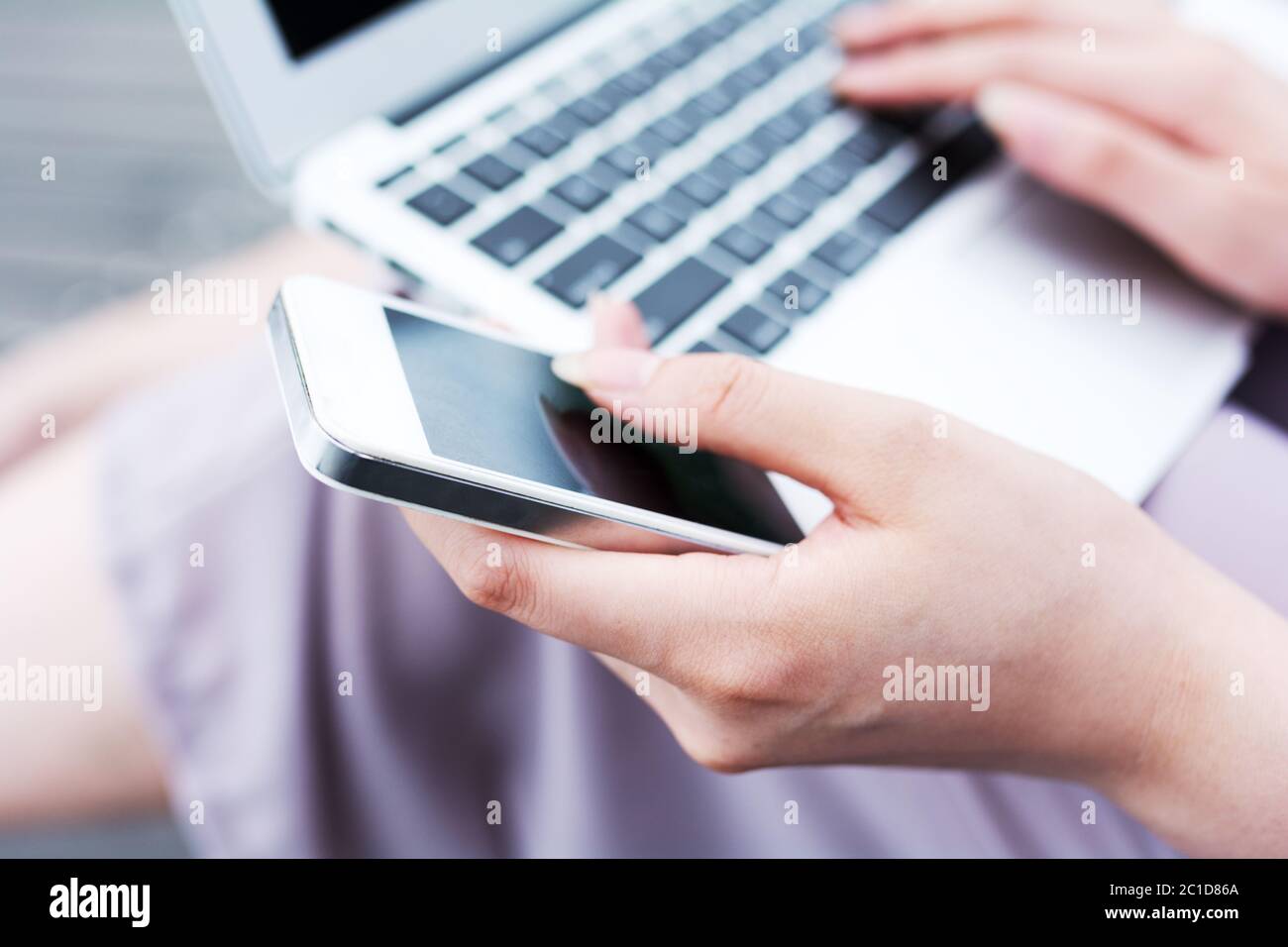 Female working mobile phone hi-res stock photography and images - Alamy