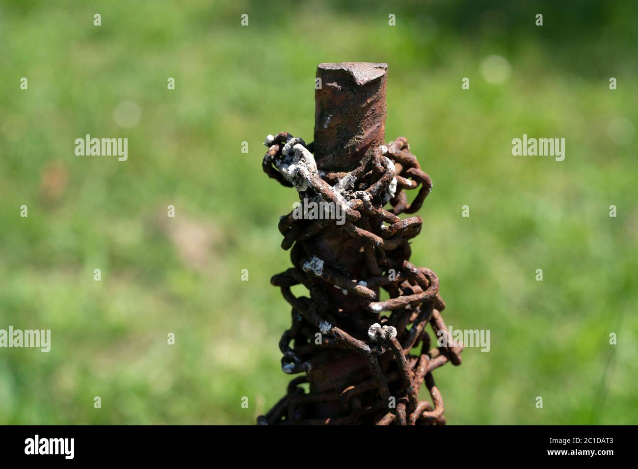 Rusted chains isolated hi-res stock photography and images - Alamy