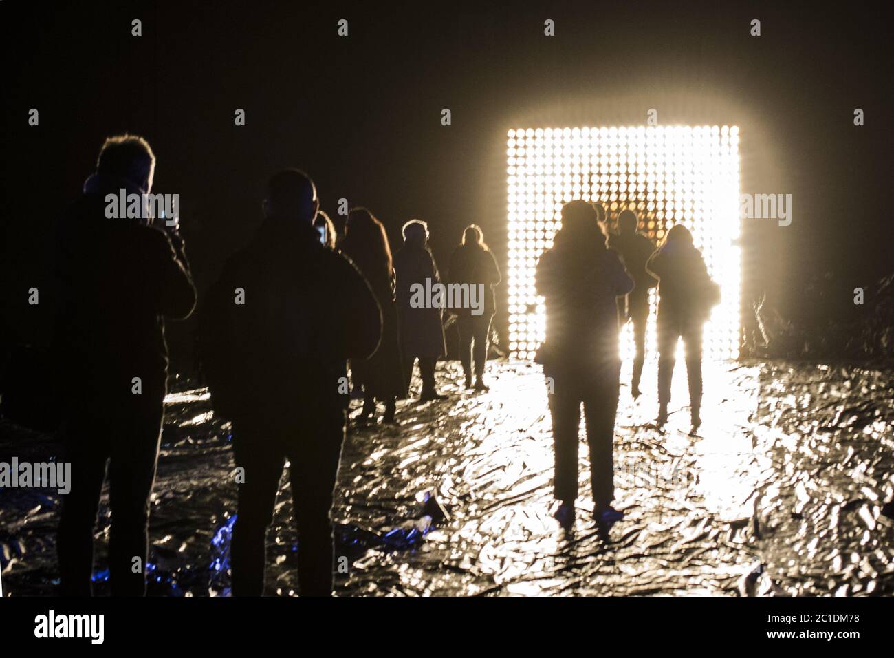 Art performance hi-res stock photography and images - Alamy