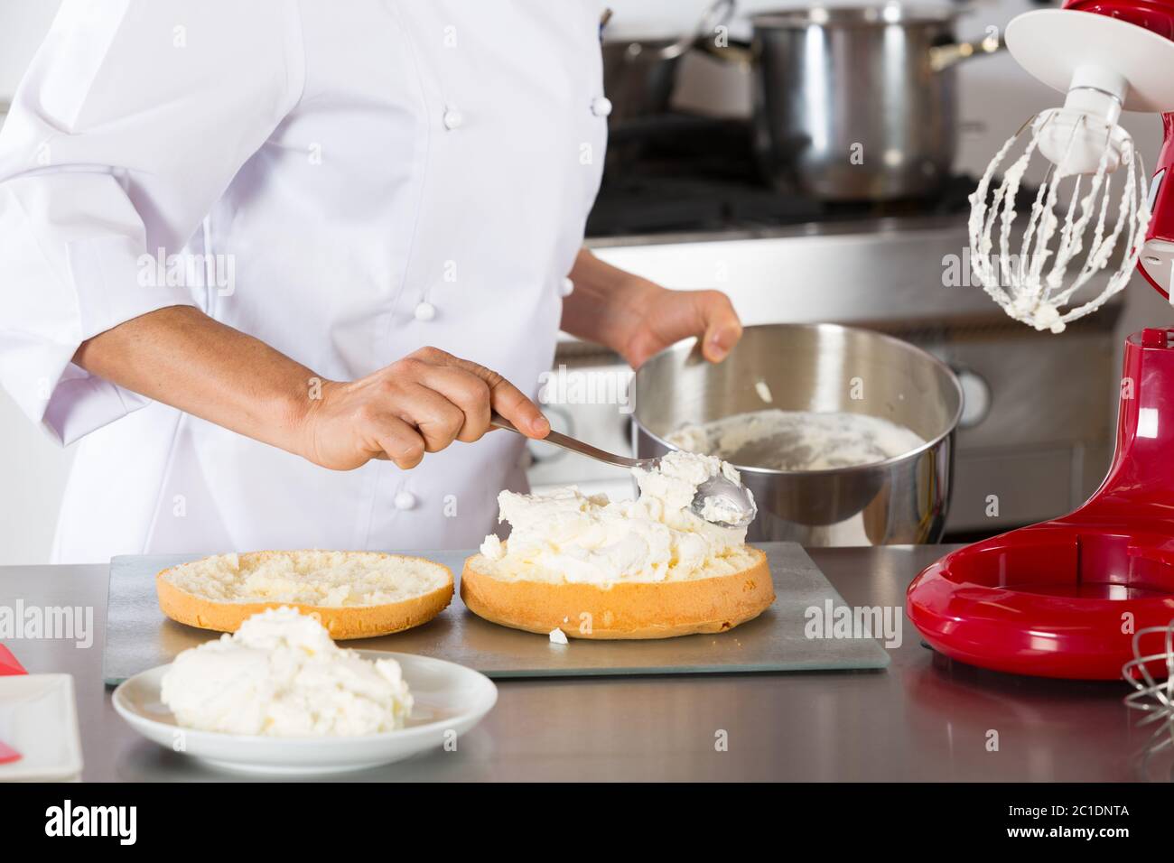 Chef decorating a delicious cake with cream Stock Photo - Alamy
