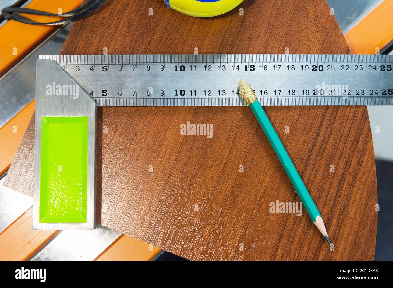 Pencil production making hi-res stock photography and images - Alamy