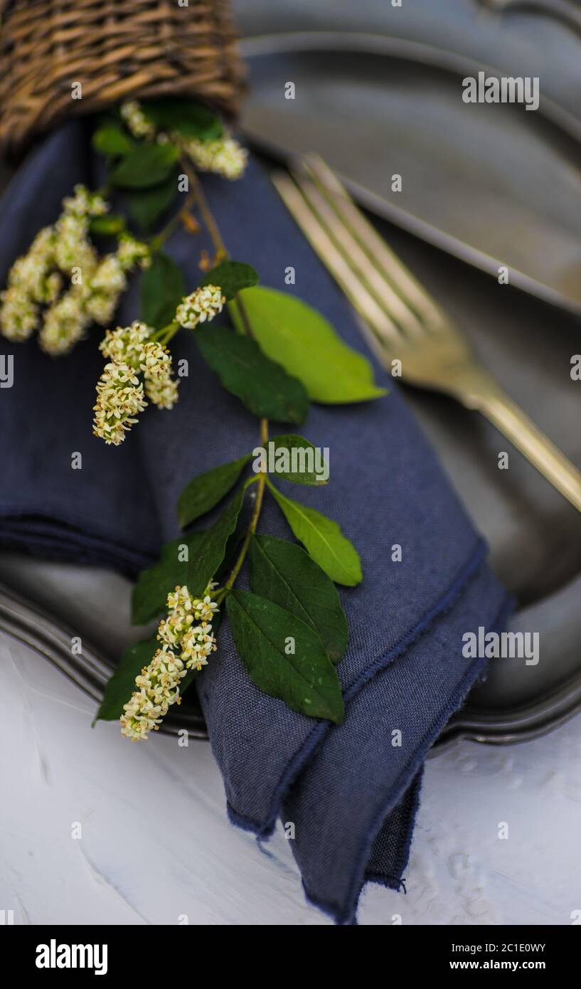 Summer floral table setting Stock Photo - Alamy