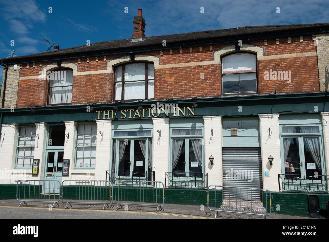 Ascot, Berkshire, UK. 15th June, 2020. The Station Inn pub next to ...