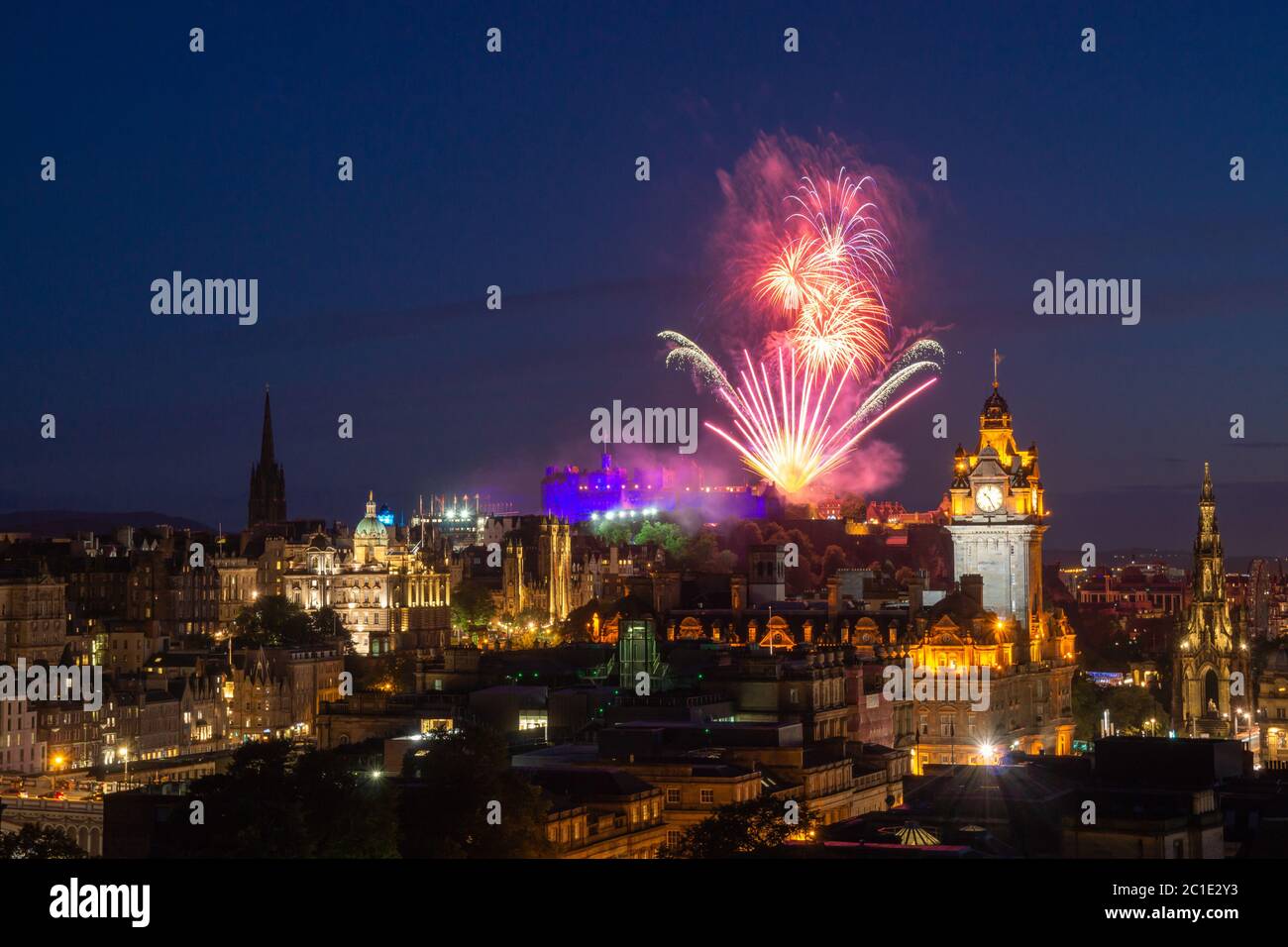 Firework over castle hi-res stock photography and images - Alamy