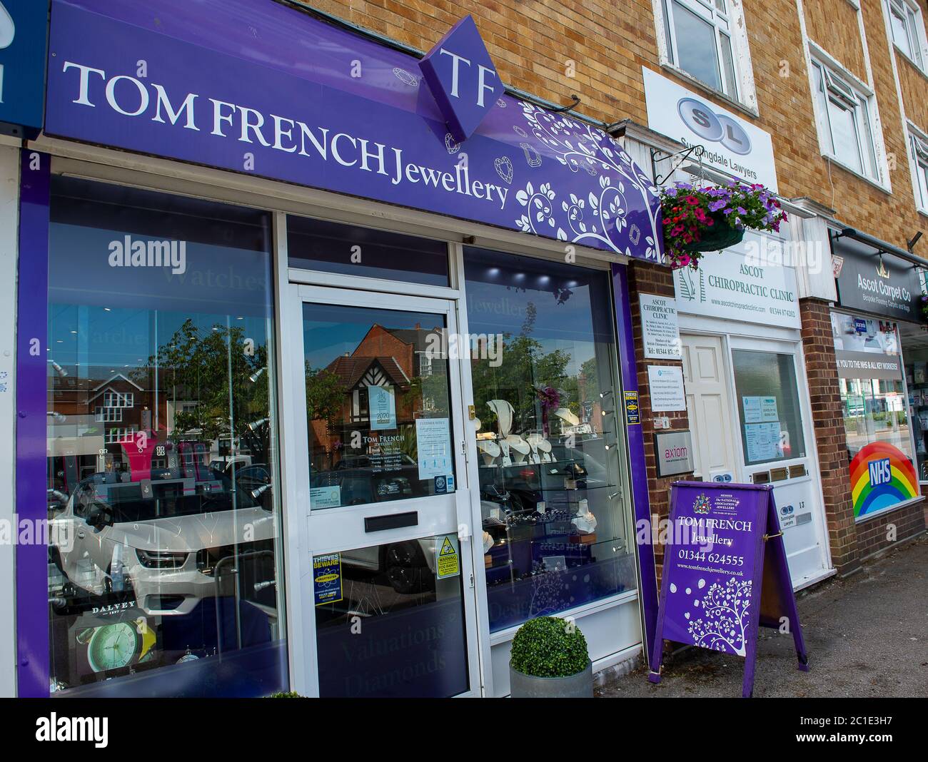 Shopping ascot hi-res stock photography and images - Alamy