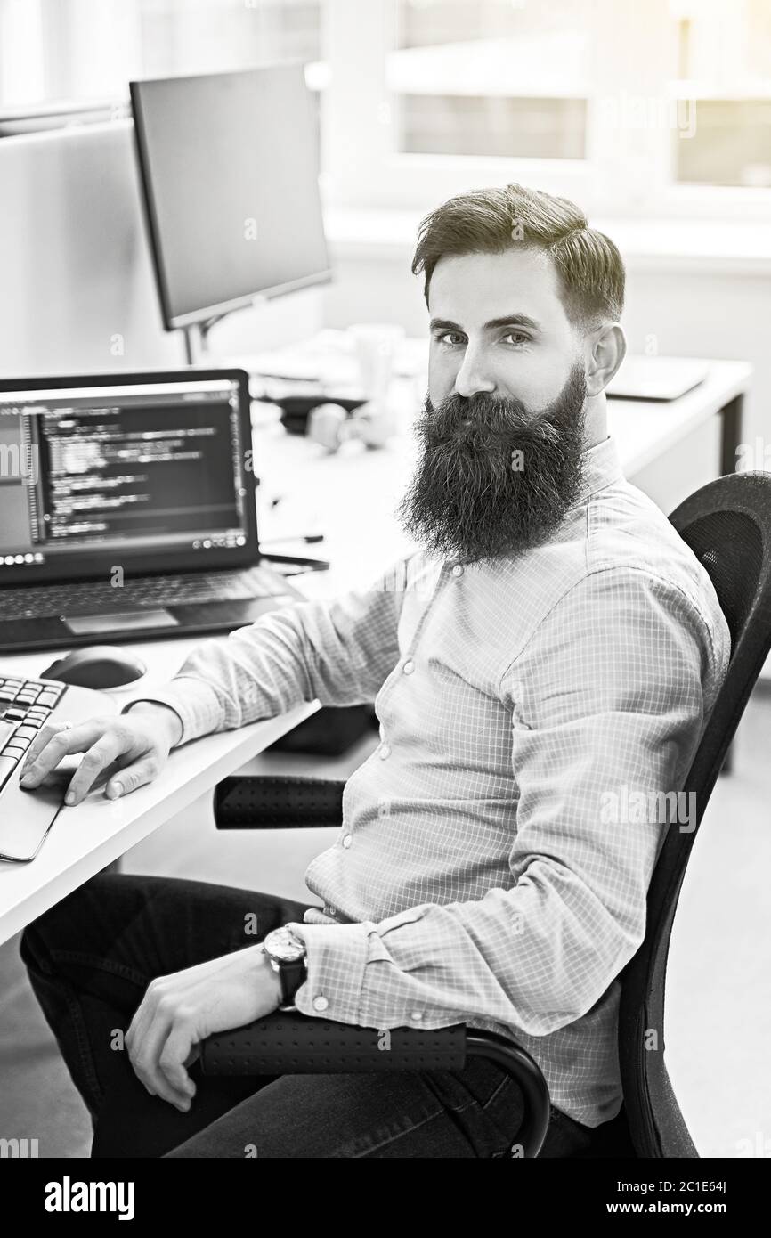 Senior programmer hi-res stock photography and images - Alamy
