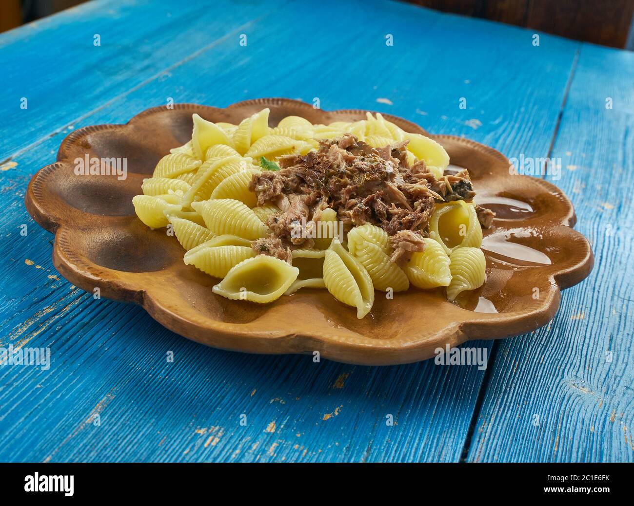 Pasta Conchiglie with Tuna Stock Photo - Alamy