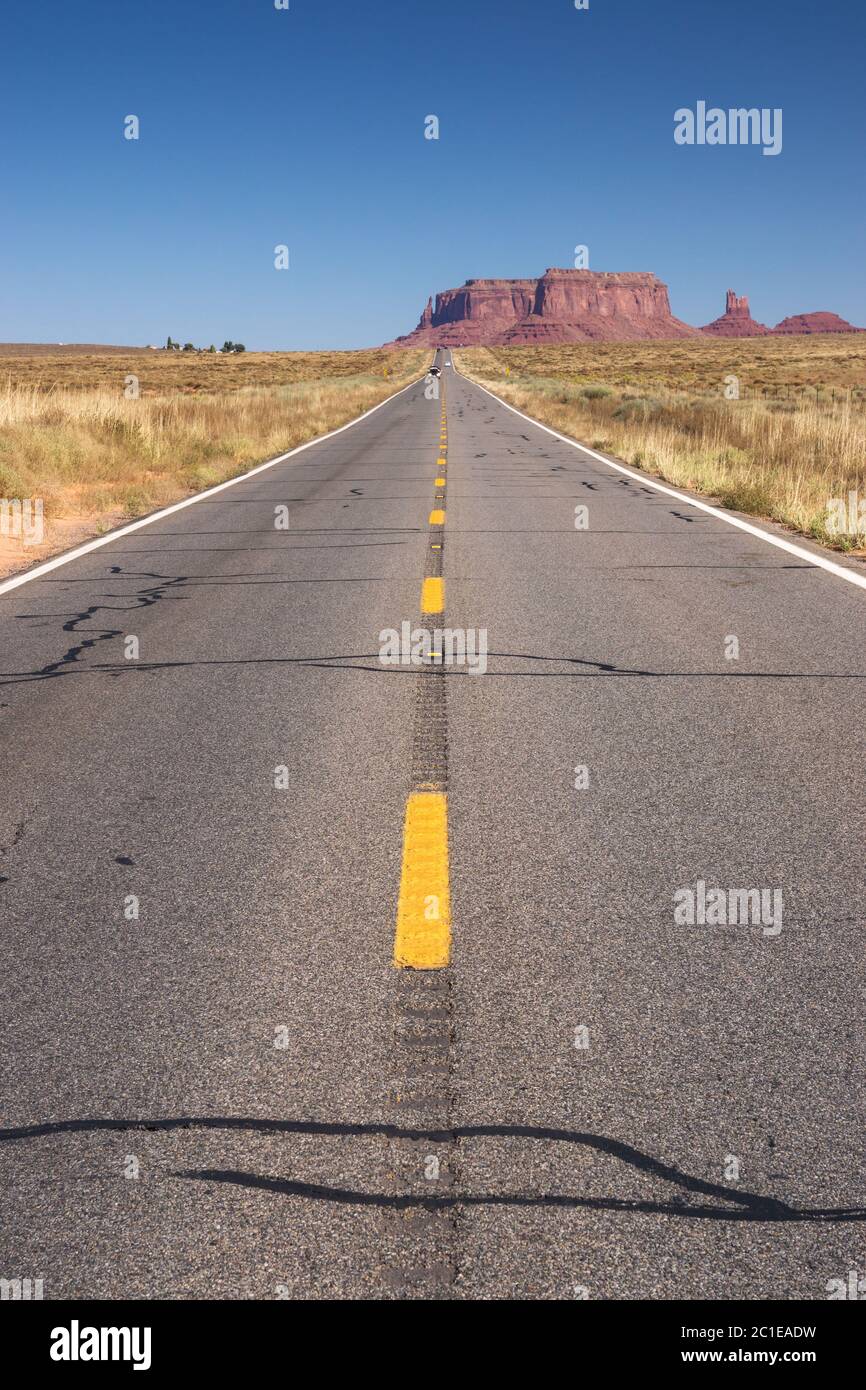 Straight desert road arizona usa hi-res stock photography and images ...