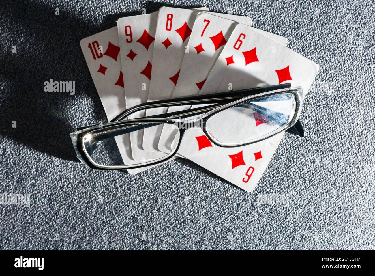 glasses playing cards Stock Photo - Alamy