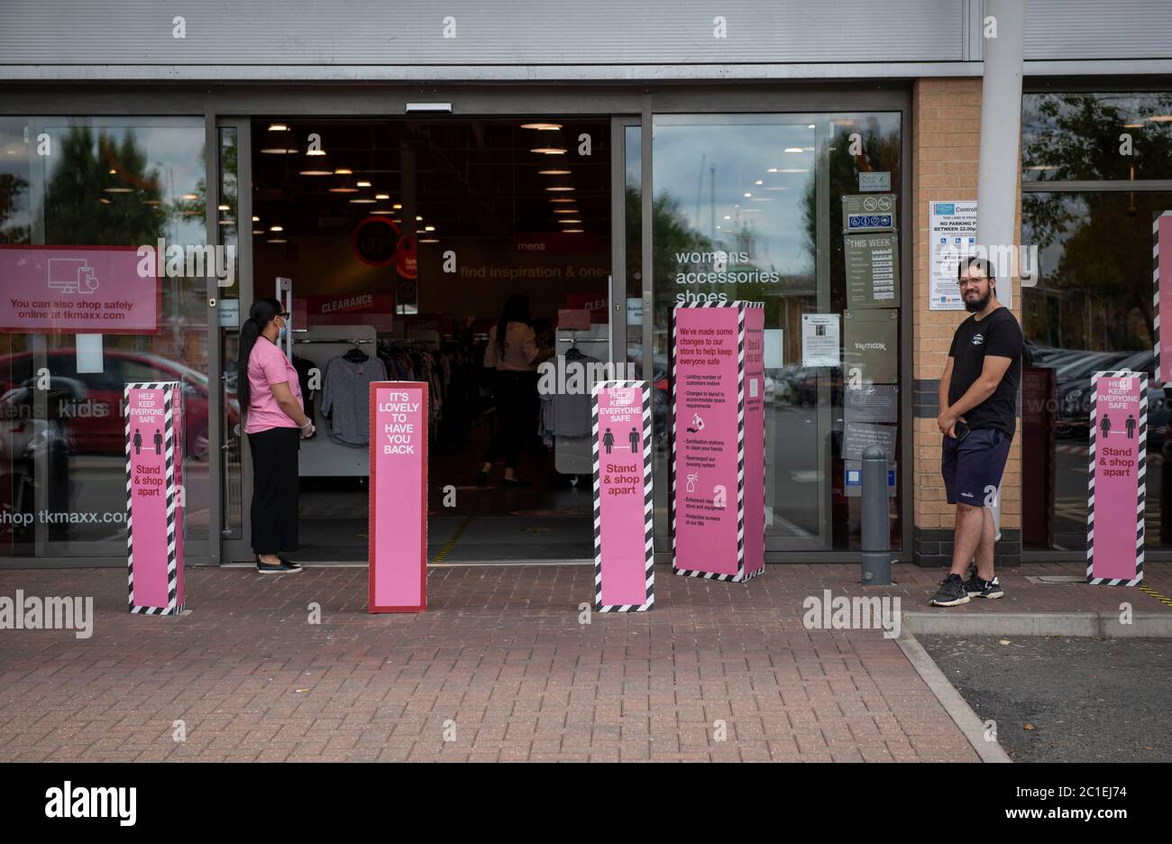 Social distancing in Ruislip, London Borough of Hillingdon Stock Photo ...