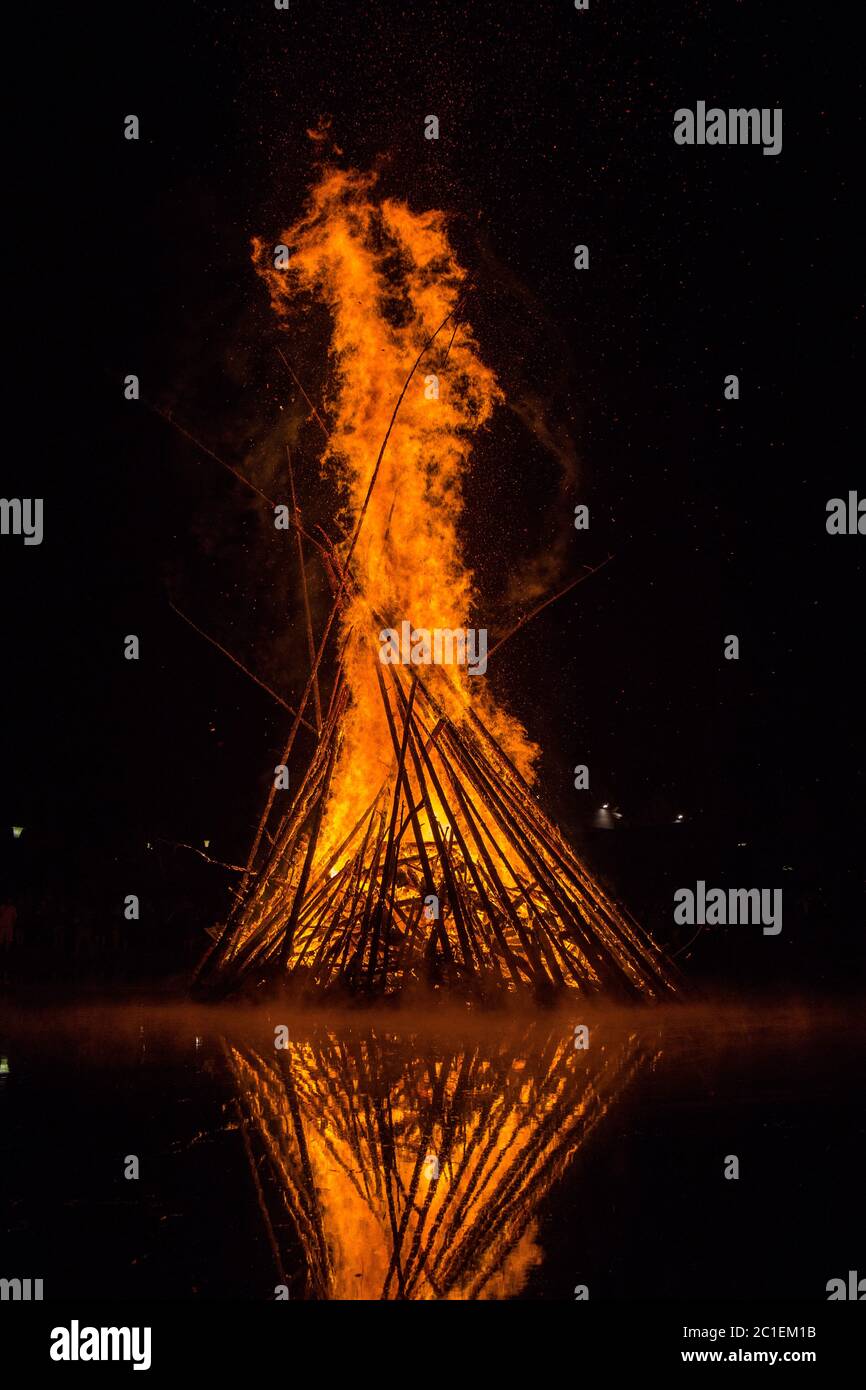 Solstice celebrations hi-res stock photography and images - Alamy