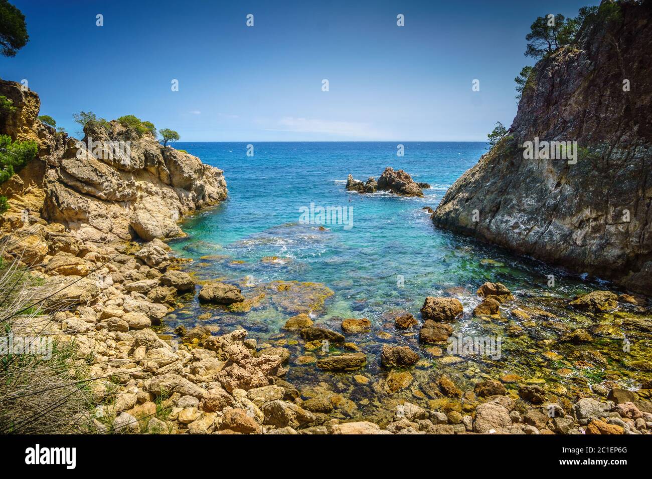 Cliff over bay clear hi-res stock photography and images - Alamy
