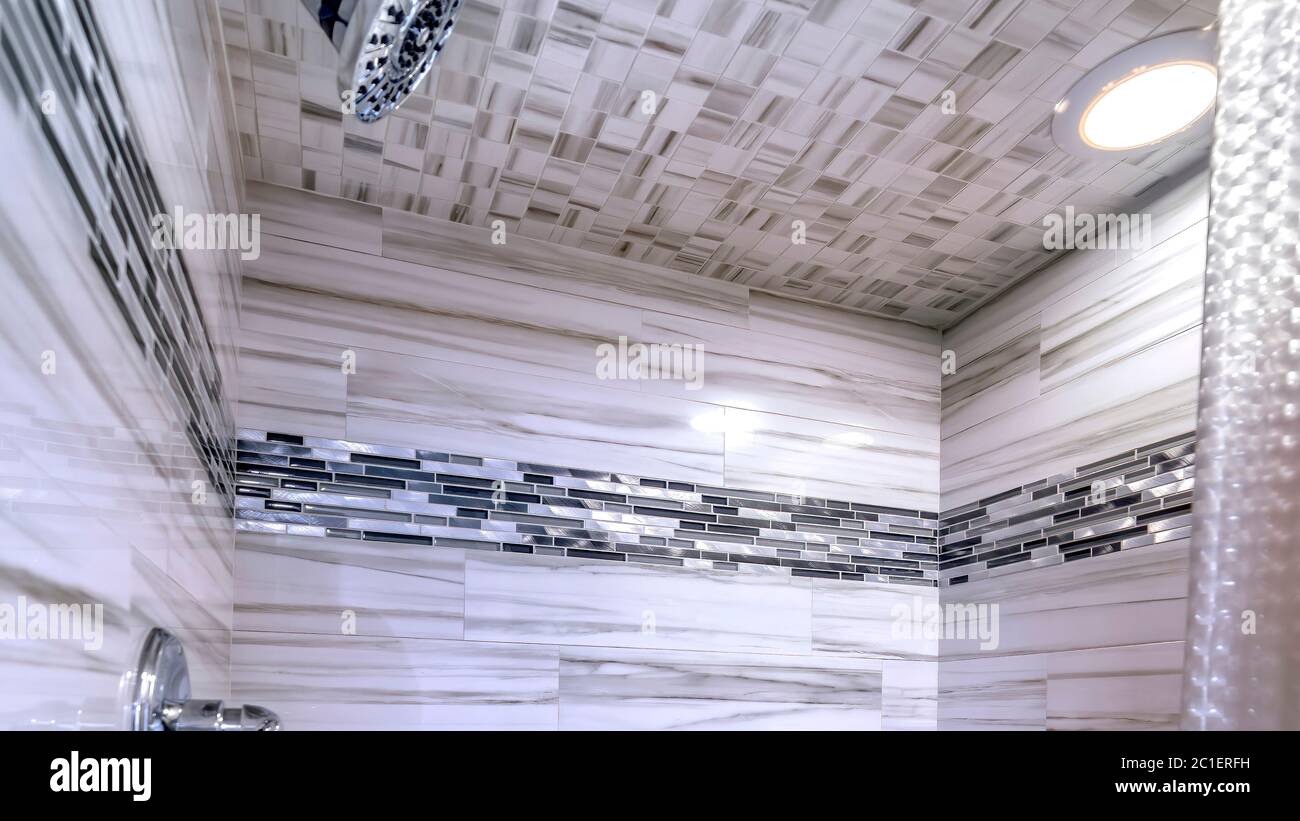Wall mounted shower handle hi-res stock photography and images - Alamy