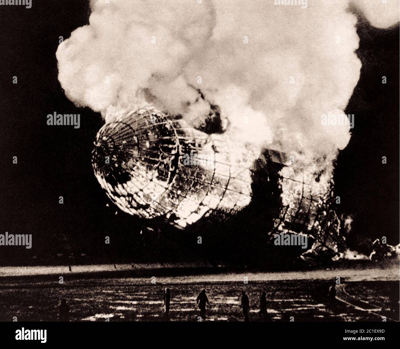 Hindenburg disaster may 1937 german hi-res stock photography and images ...