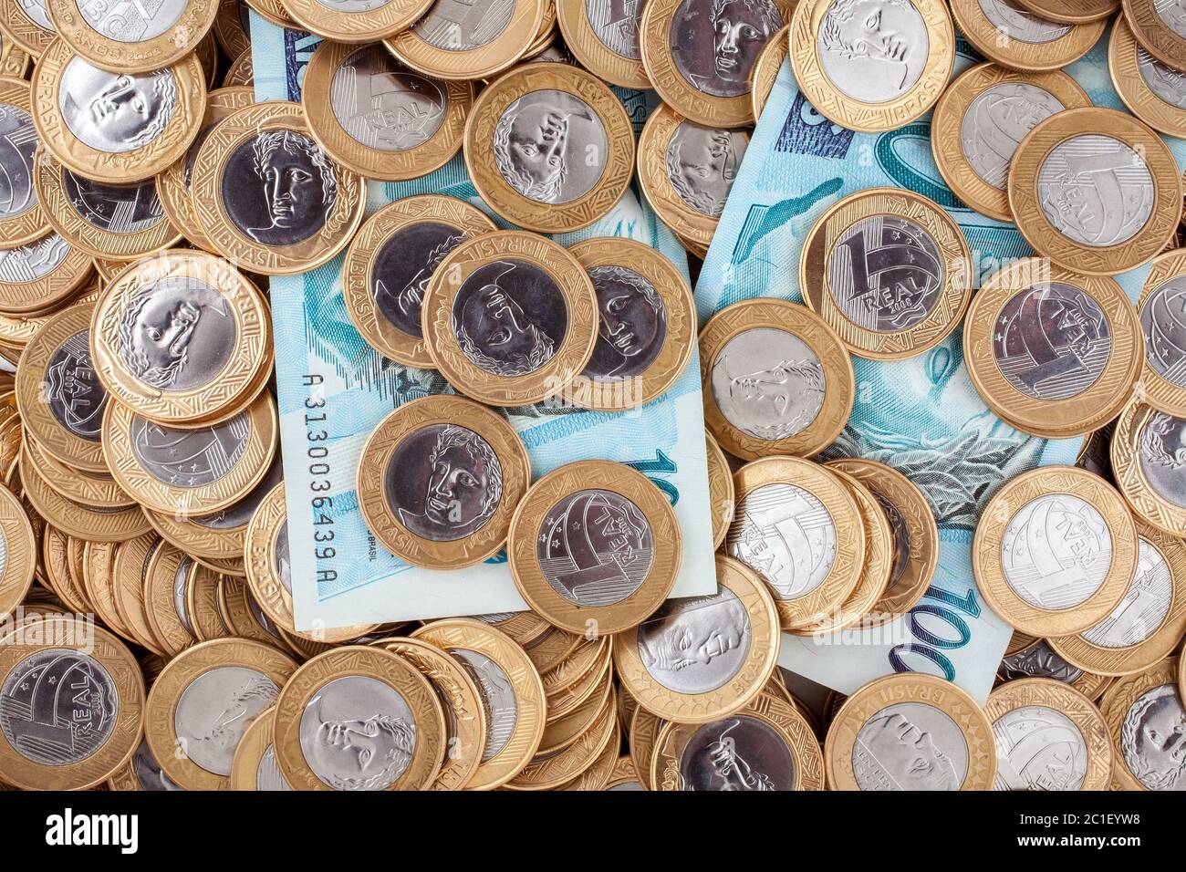Brazilian 1 Real coins and 100 Reais bank notes Stock Photo - Alamy