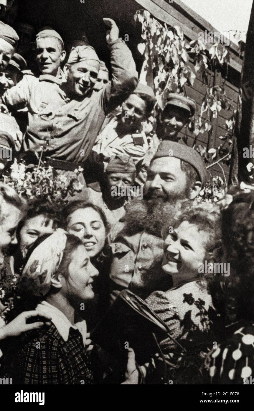 Soviet Soldiers 1945 High Resolution Stock Photography and Images - Alamy