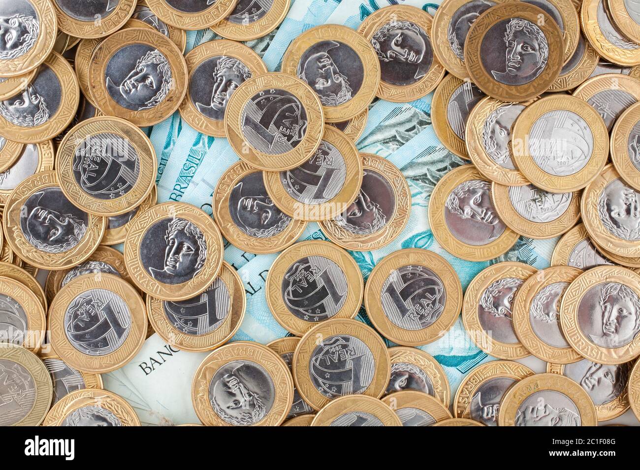 Brazilian 1 Real coins and 100 Reais bank notes Stock Photo - Alamy
