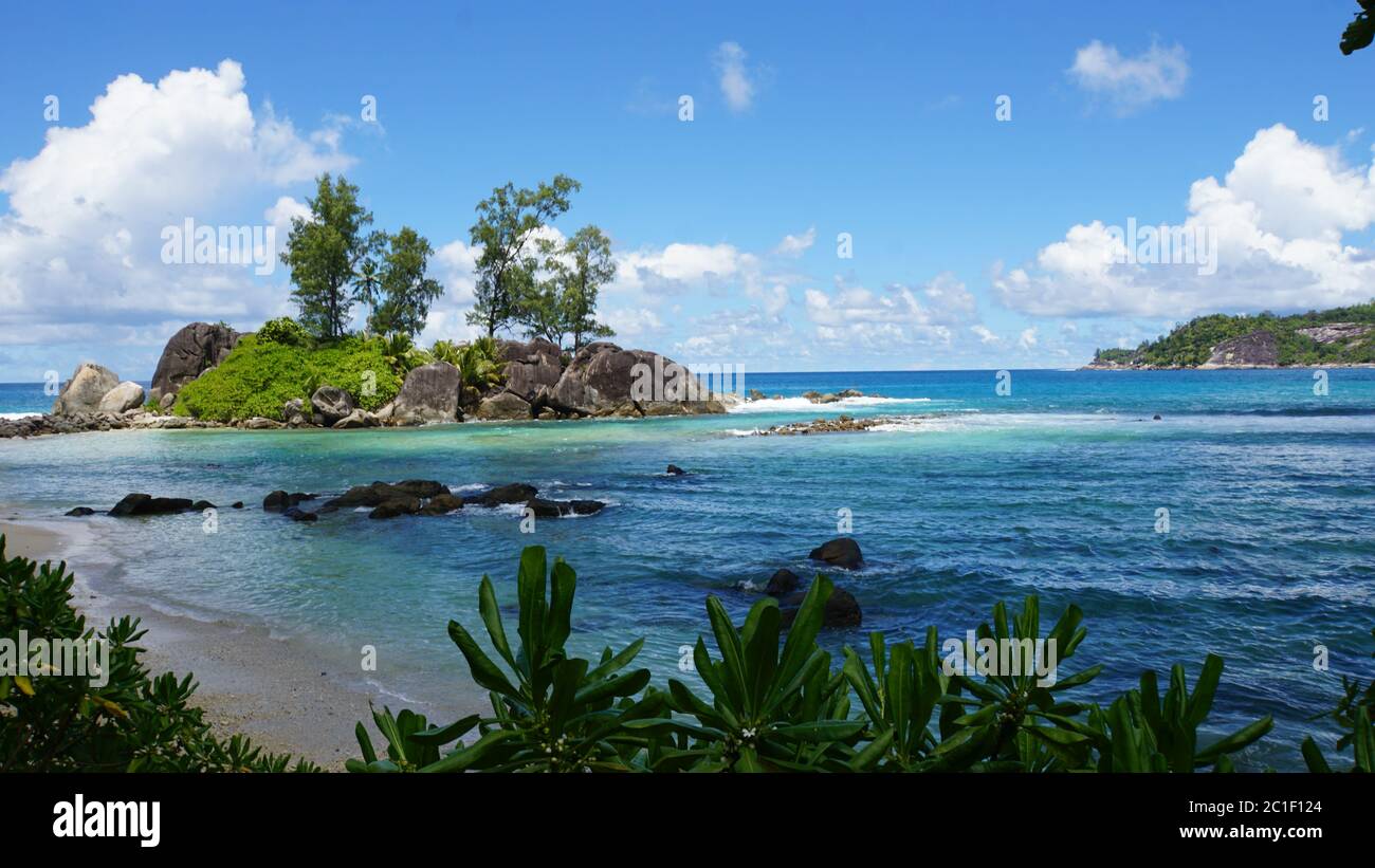 amazing tropical landscape on the seychelles islands Stock Photo - Alamy