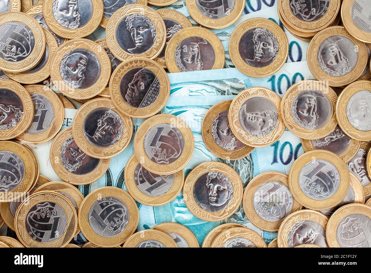 Brazilian 1 Real coins and 100 Reais bank notes Stock Photo - Alamy