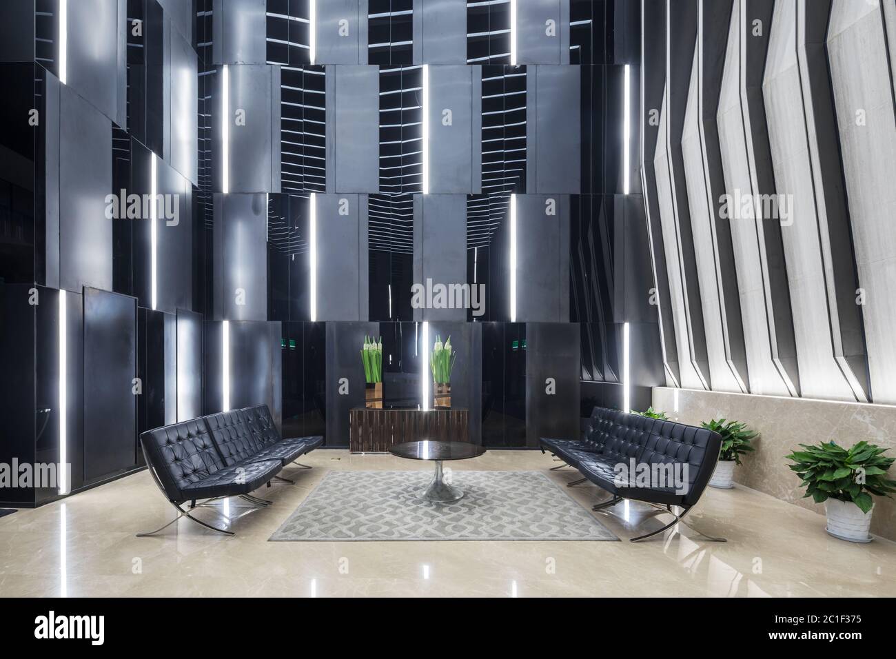 Office lobby empty hi-res stock photography and images - Alamy