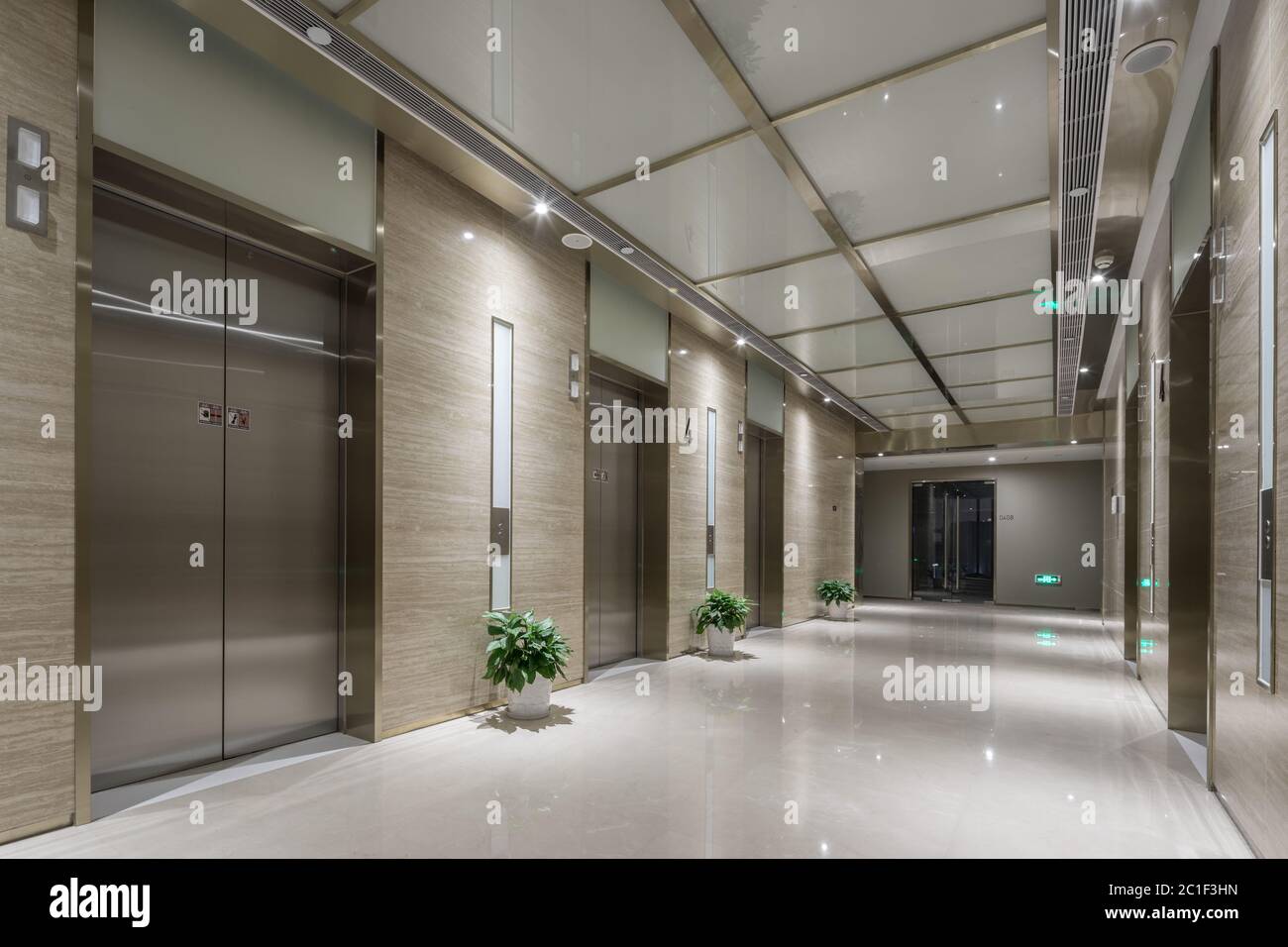 Lift lobby office building hi-res stock photography and images - Alamy