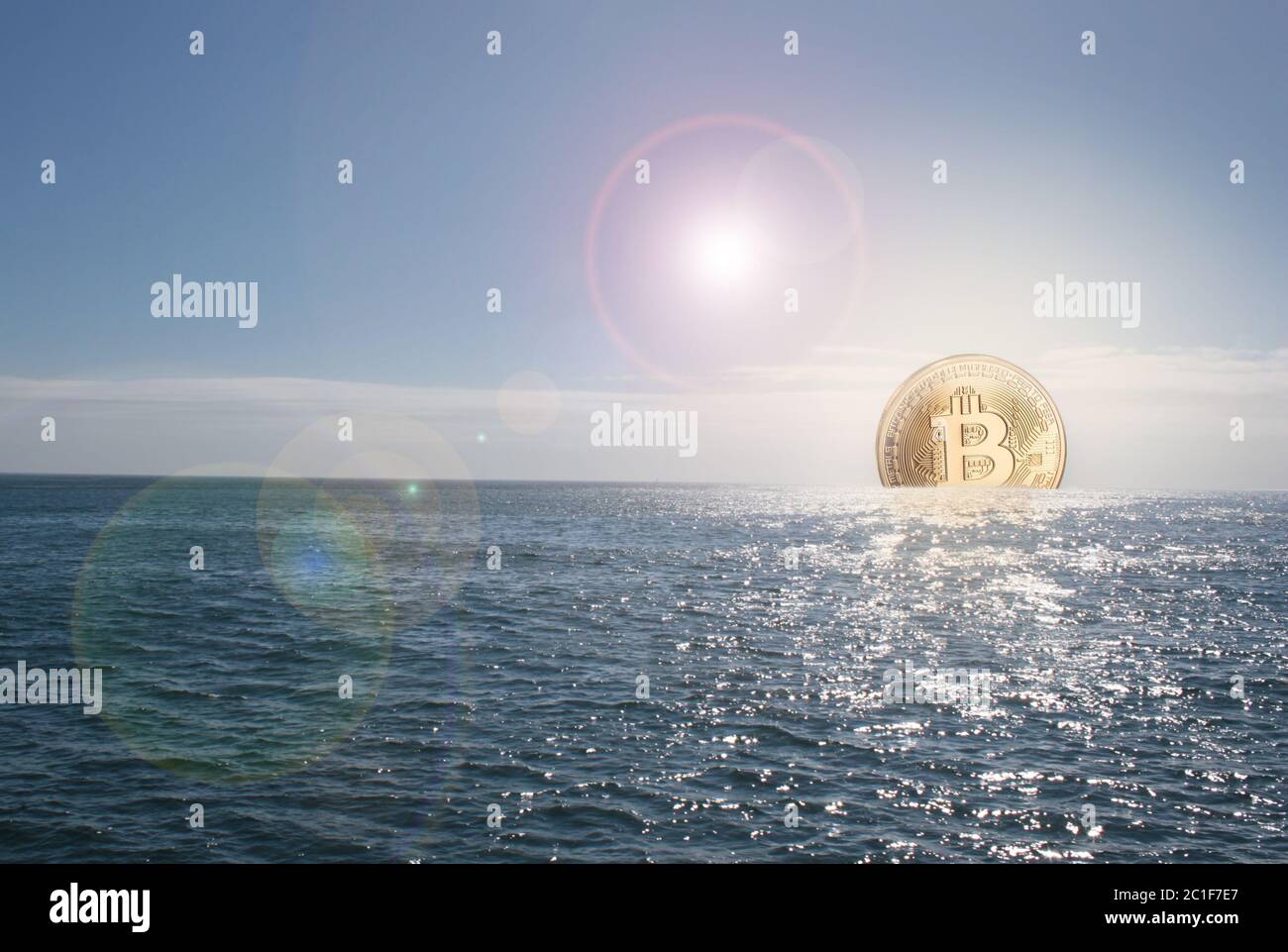 Sun sinking into sea hi-res stock photography and images - Alamy