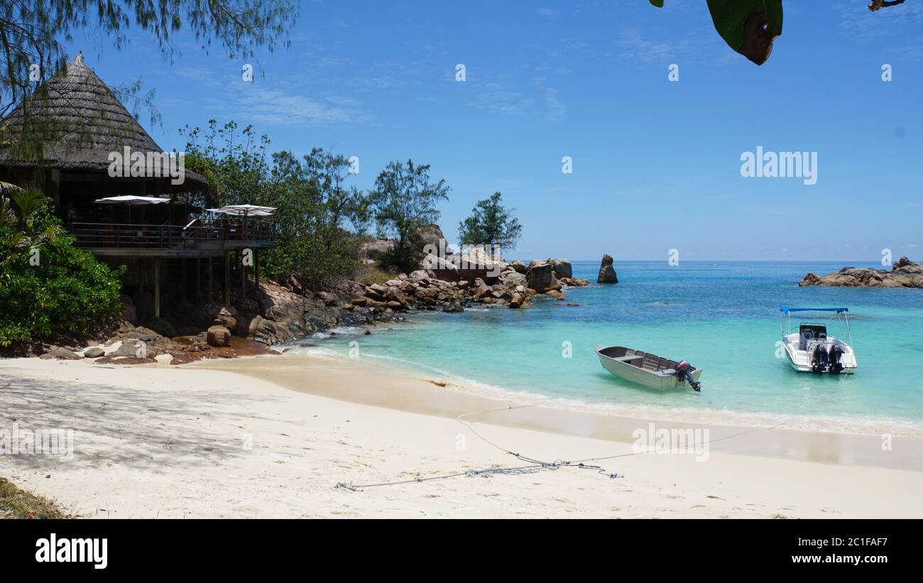 amazing tropical landscape on the seychelles islands Stock Photo - Alamy
