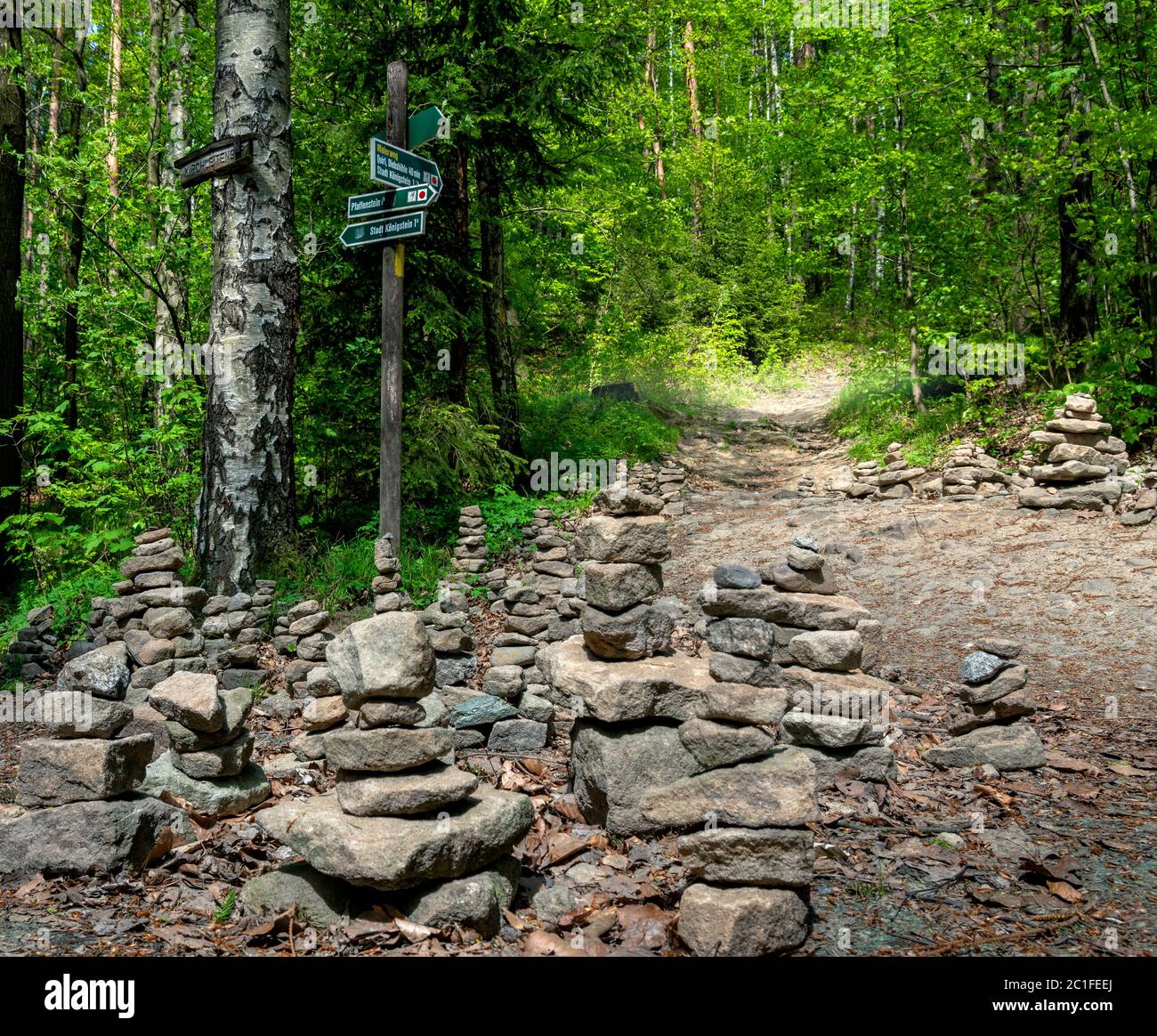 Footpaths hi-res stock photography and images - Alamy