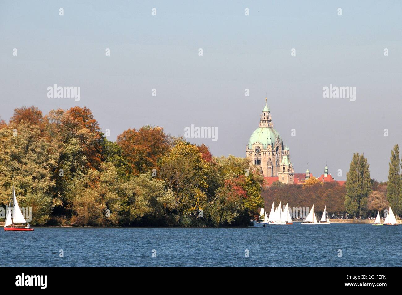 Lake Maschsee with New Town Hall in Hannover Stock Photo - Alamy