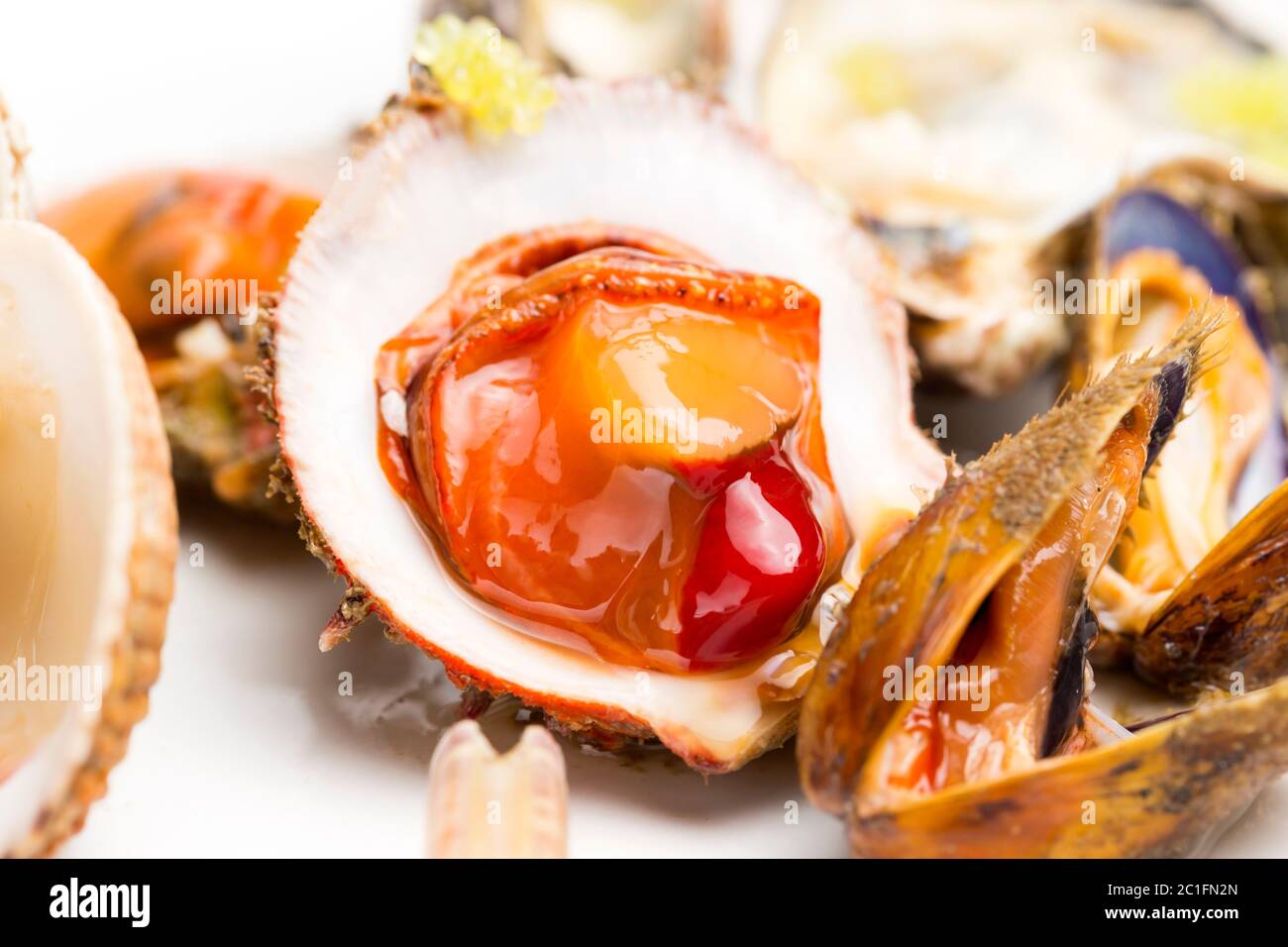 Raw seafood on ice hi-res stock photography and images - Alamy