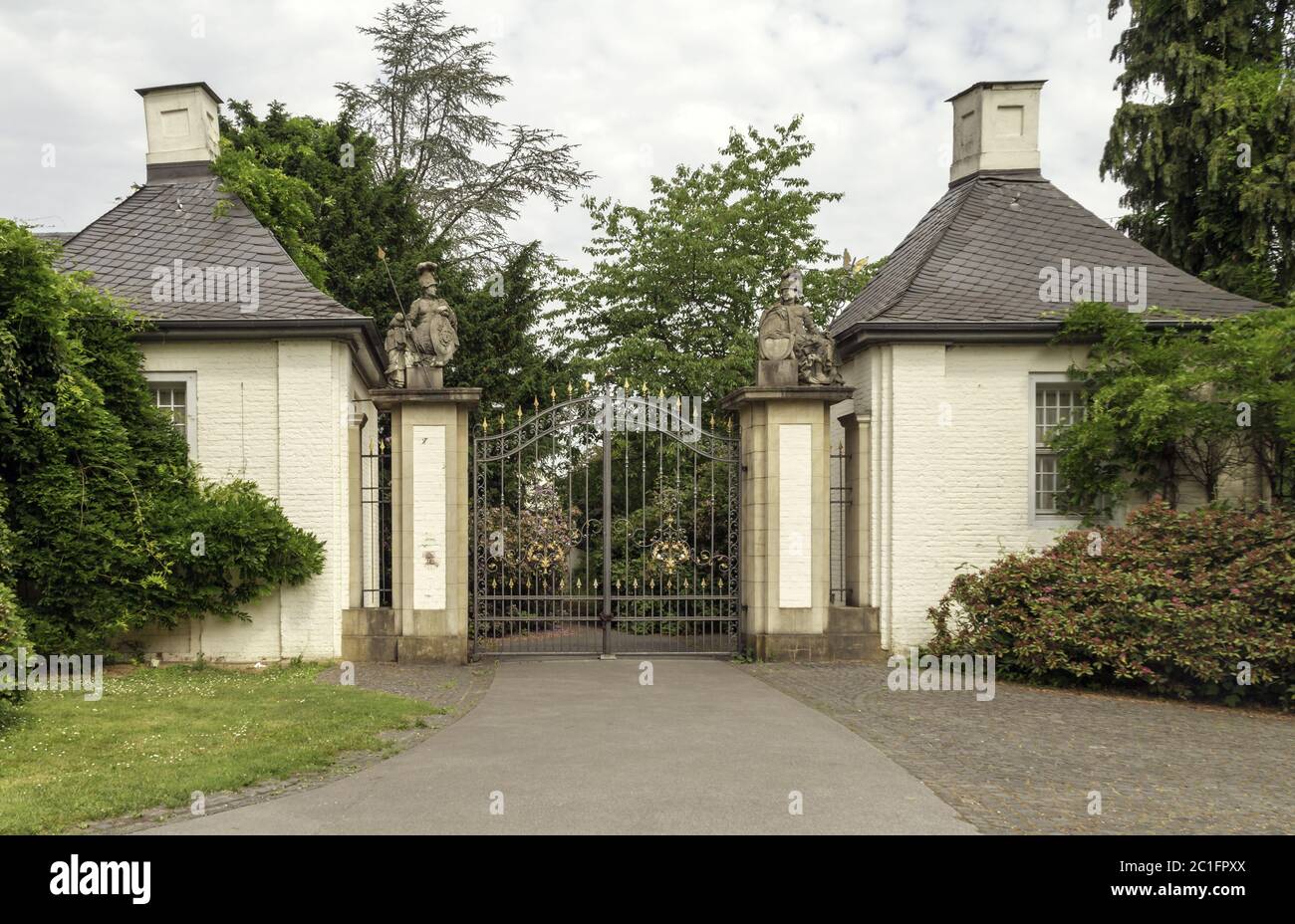 Portal trees hi-res stock photography and images - Alamy