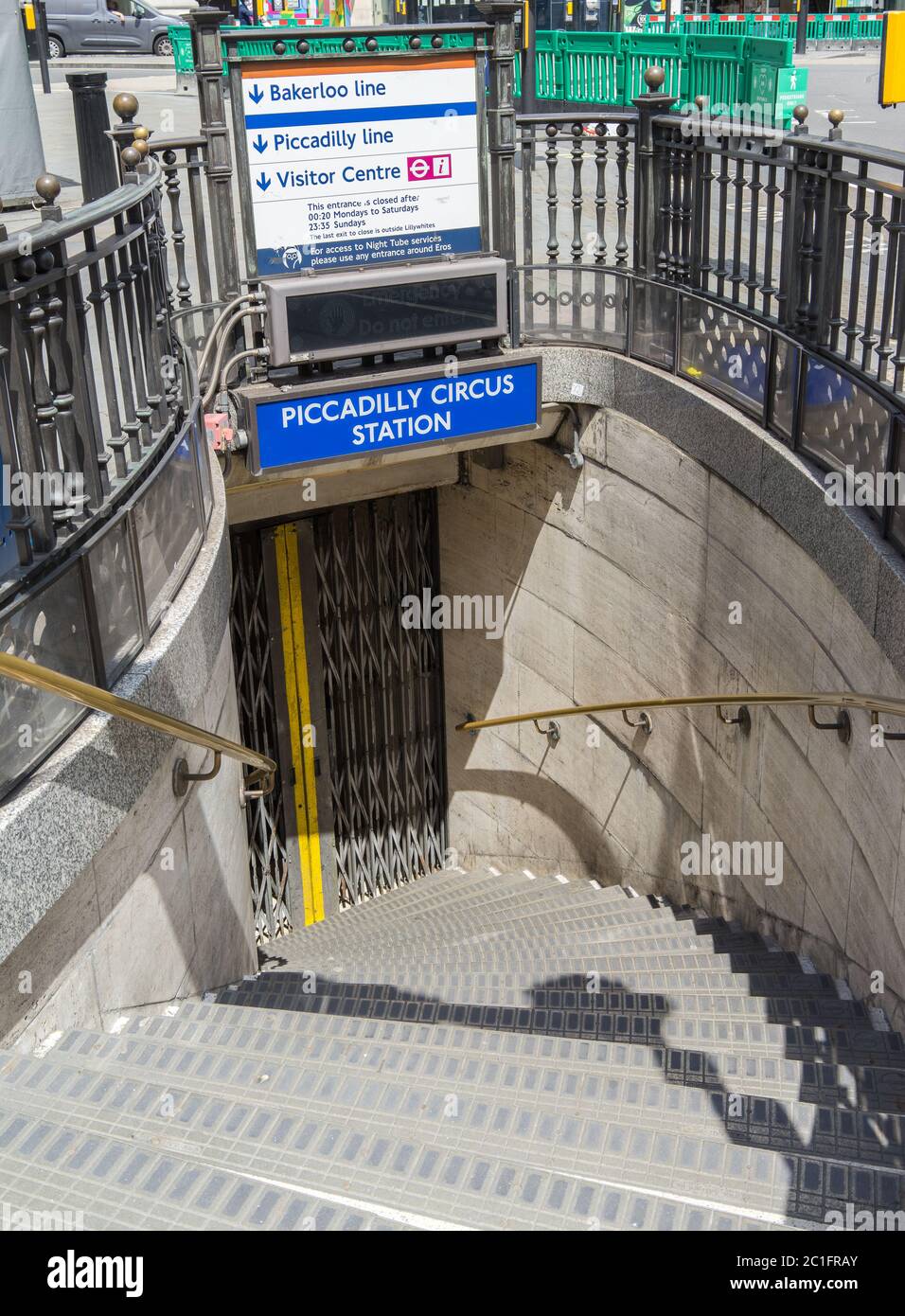 London underground sign and steps hi-res stock photography and images ...
