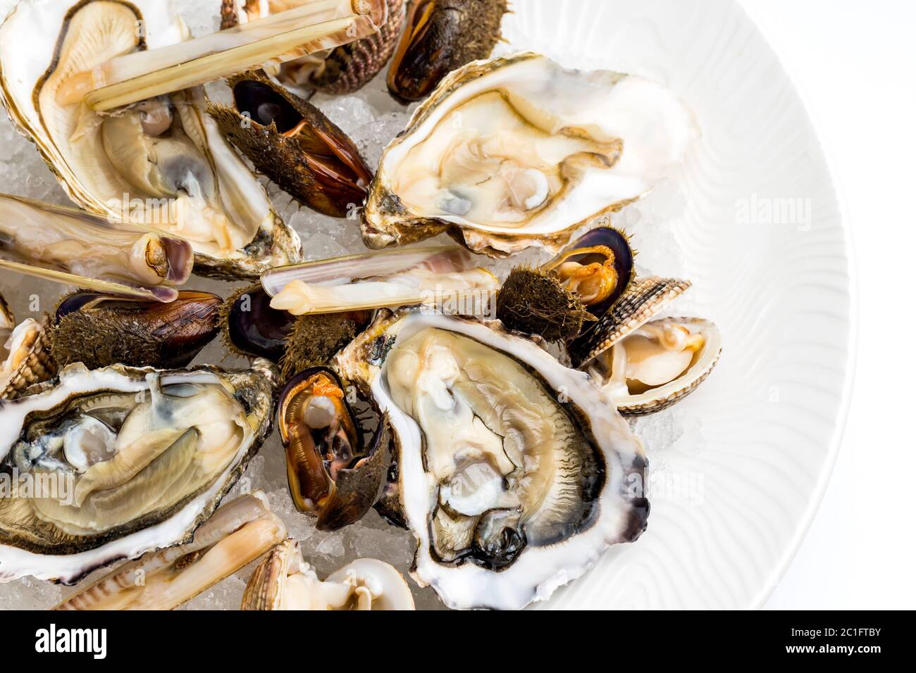 Raw seafood on ice hi-res stock photography and images - Alamy