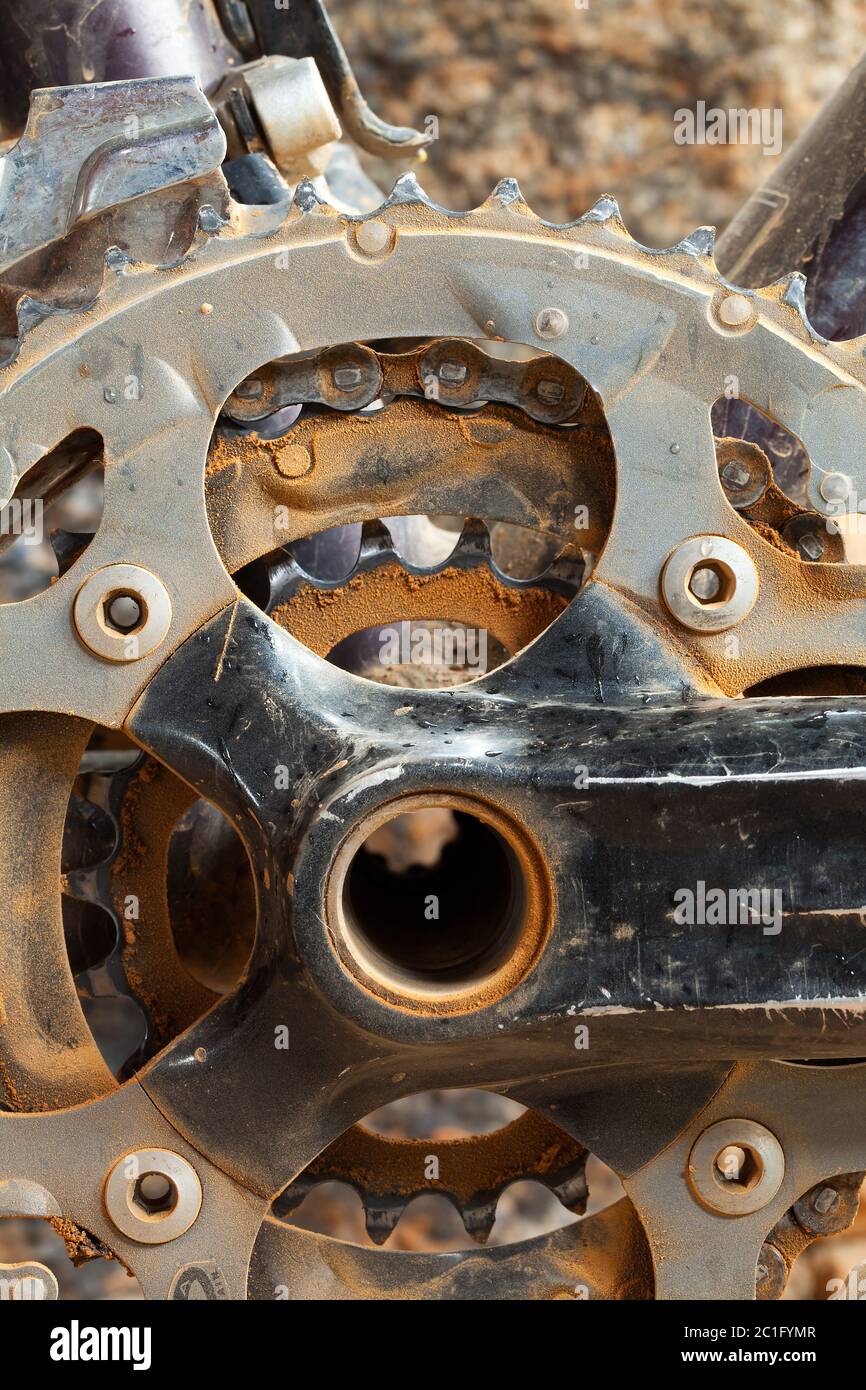 Mud Dirty Chainring and chain in a mountain bike Stock Photo - Alamy