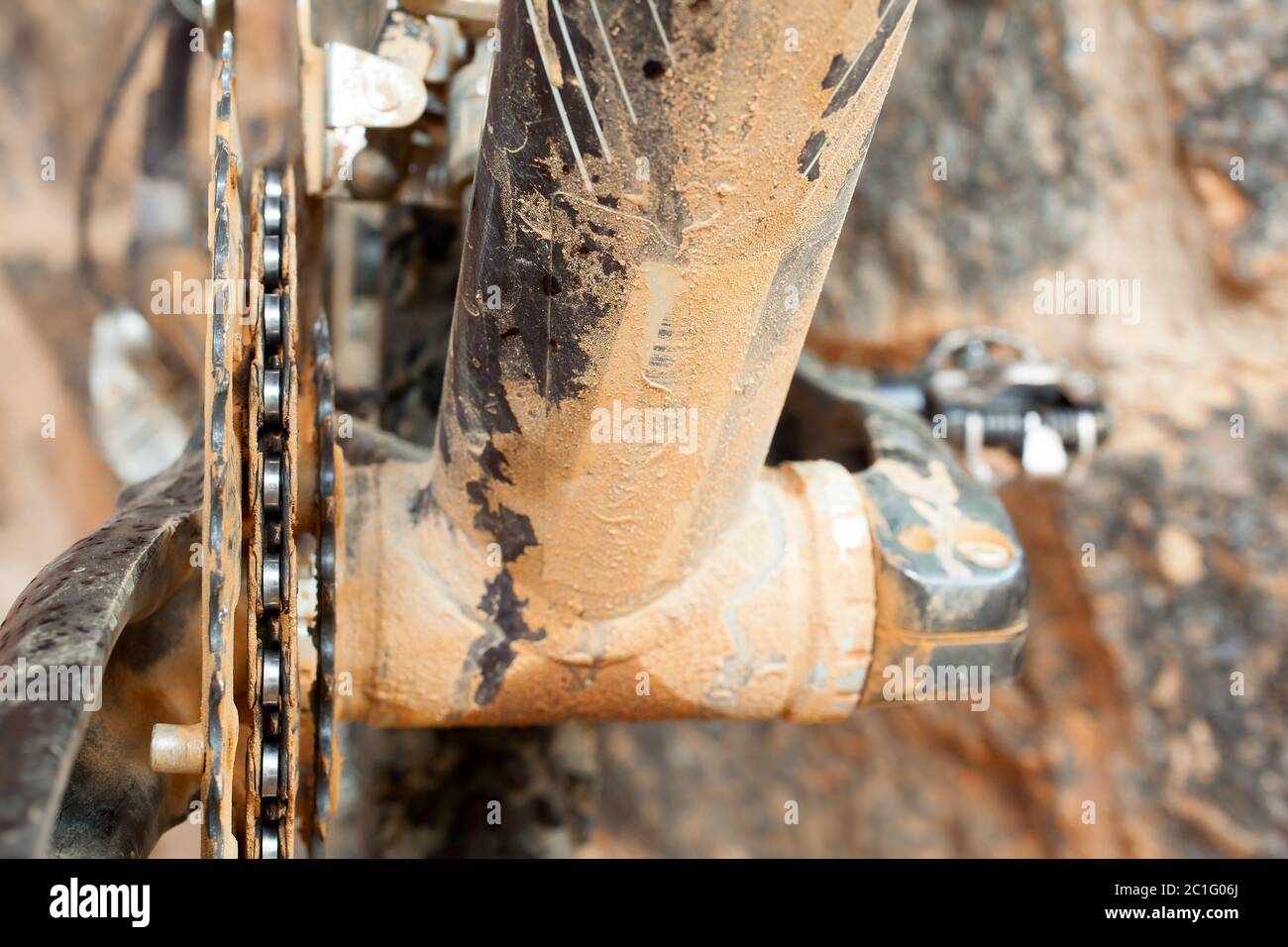 Mud Dirty Chainring and chain in a mountain bike Stock Photo - Alamy