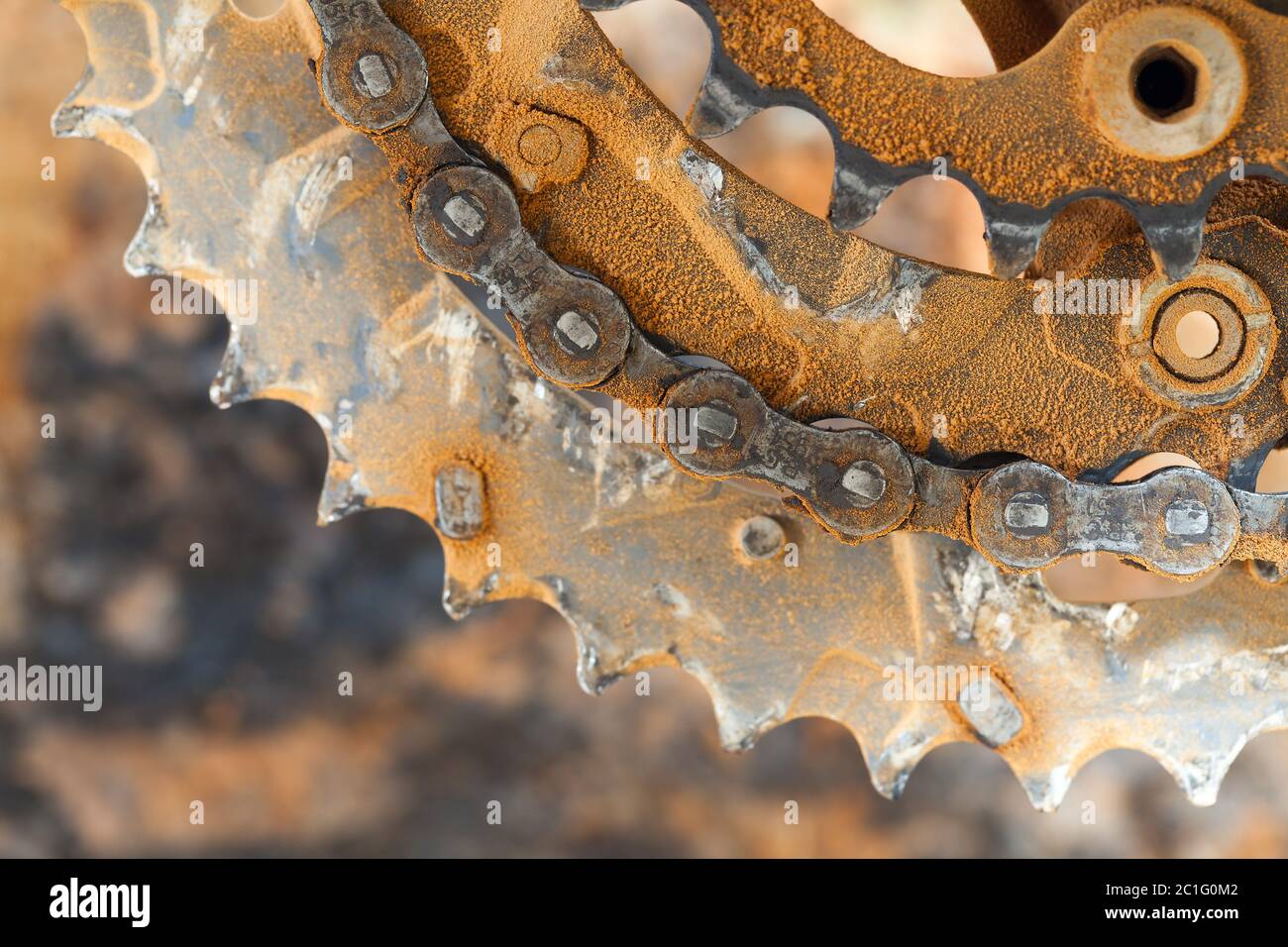 Mud Dirty Chainring and chain in a mountain bike Stock Photo - Alamy