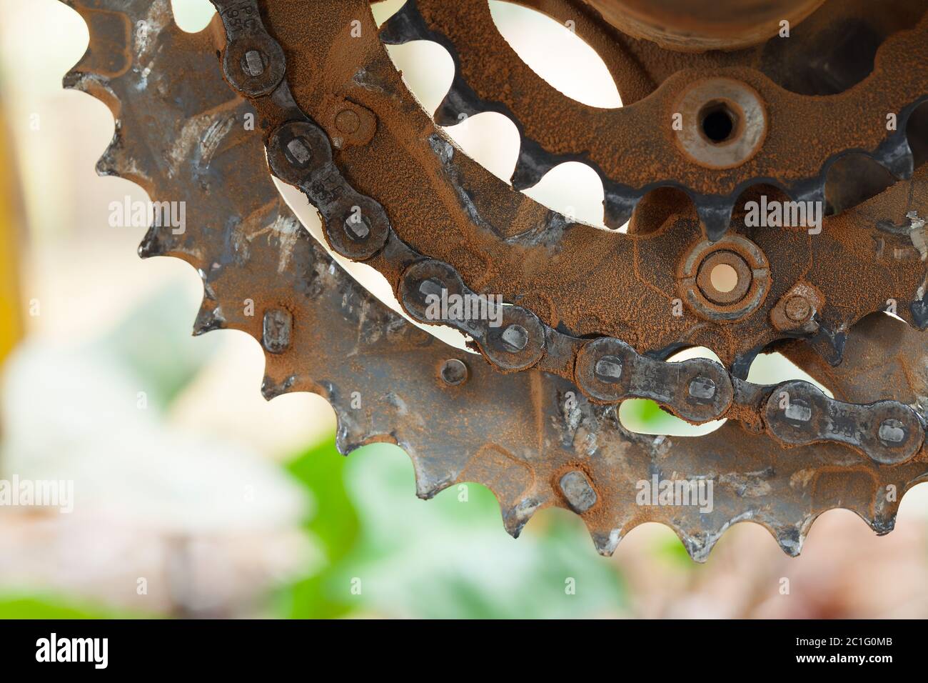 Mud Dirty Chainring and chain in a mountain bike Stock Photo - Alamy