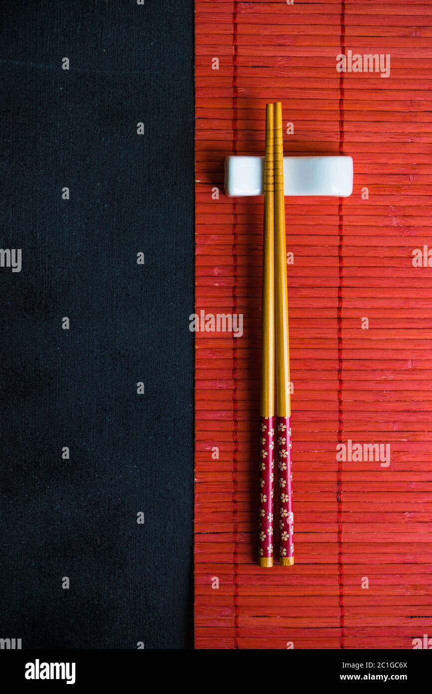 Table setting in red Stock Photo - Alamy