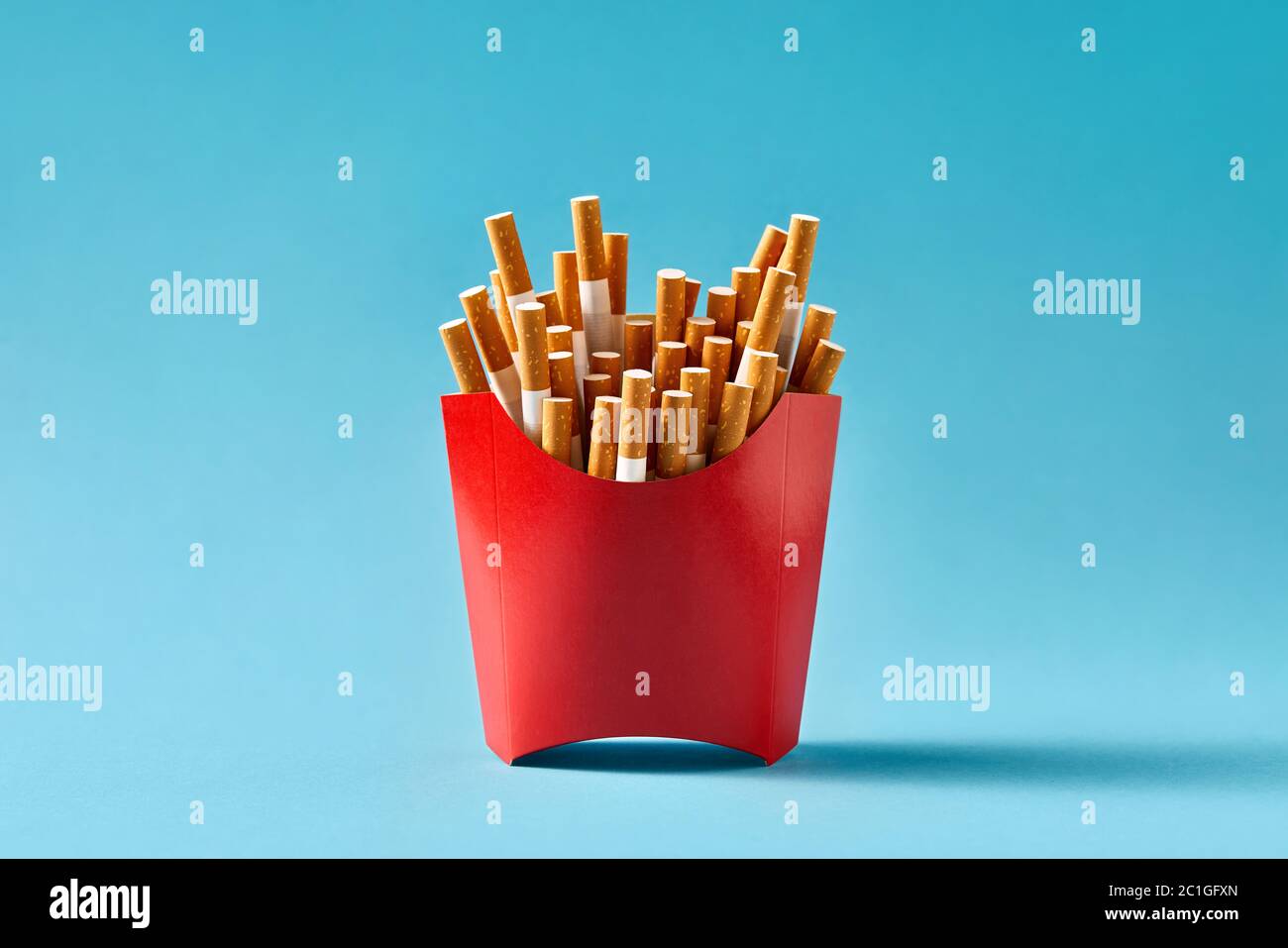 Many cigarettes in red carton Stock Photo - Alamy
