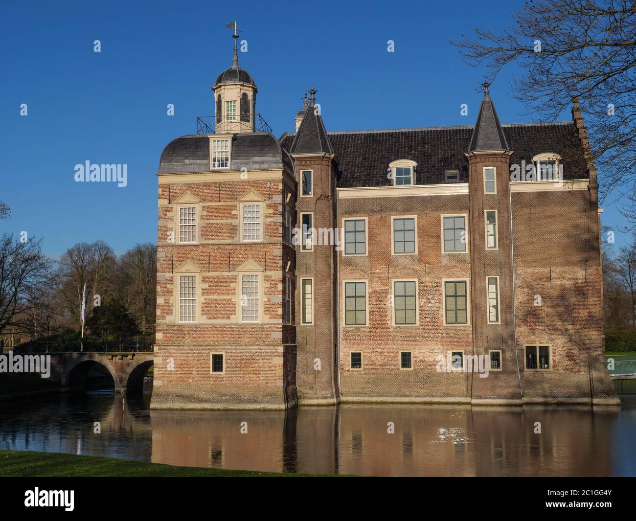 the castle of ruurlo in the netherlands Stock Photo - Alamy