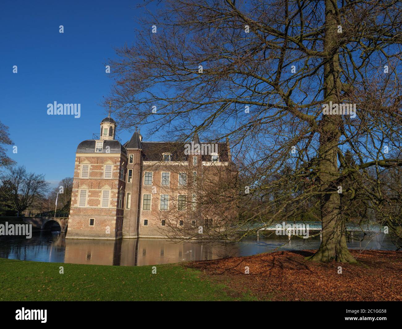 the castle of ruurlo in the netherlands Stock Photo - Alamy