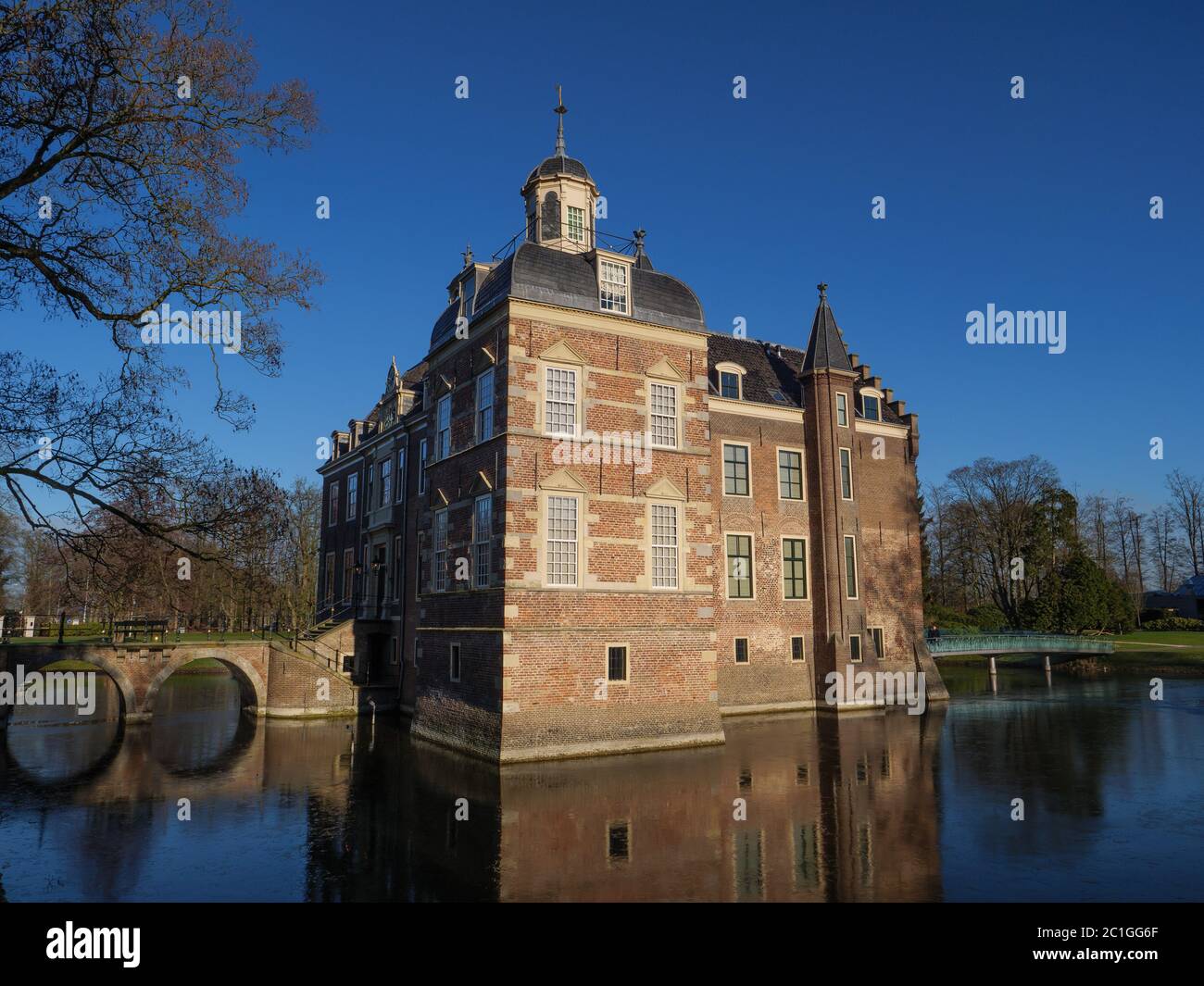 the castle of ruurlo in the netherlands Stock Photo - Alamy