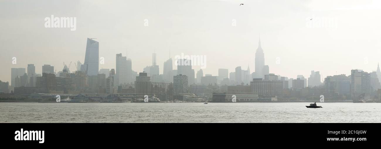 Skyscraper shrouded in mist hi-res stock photography and images - Alamy