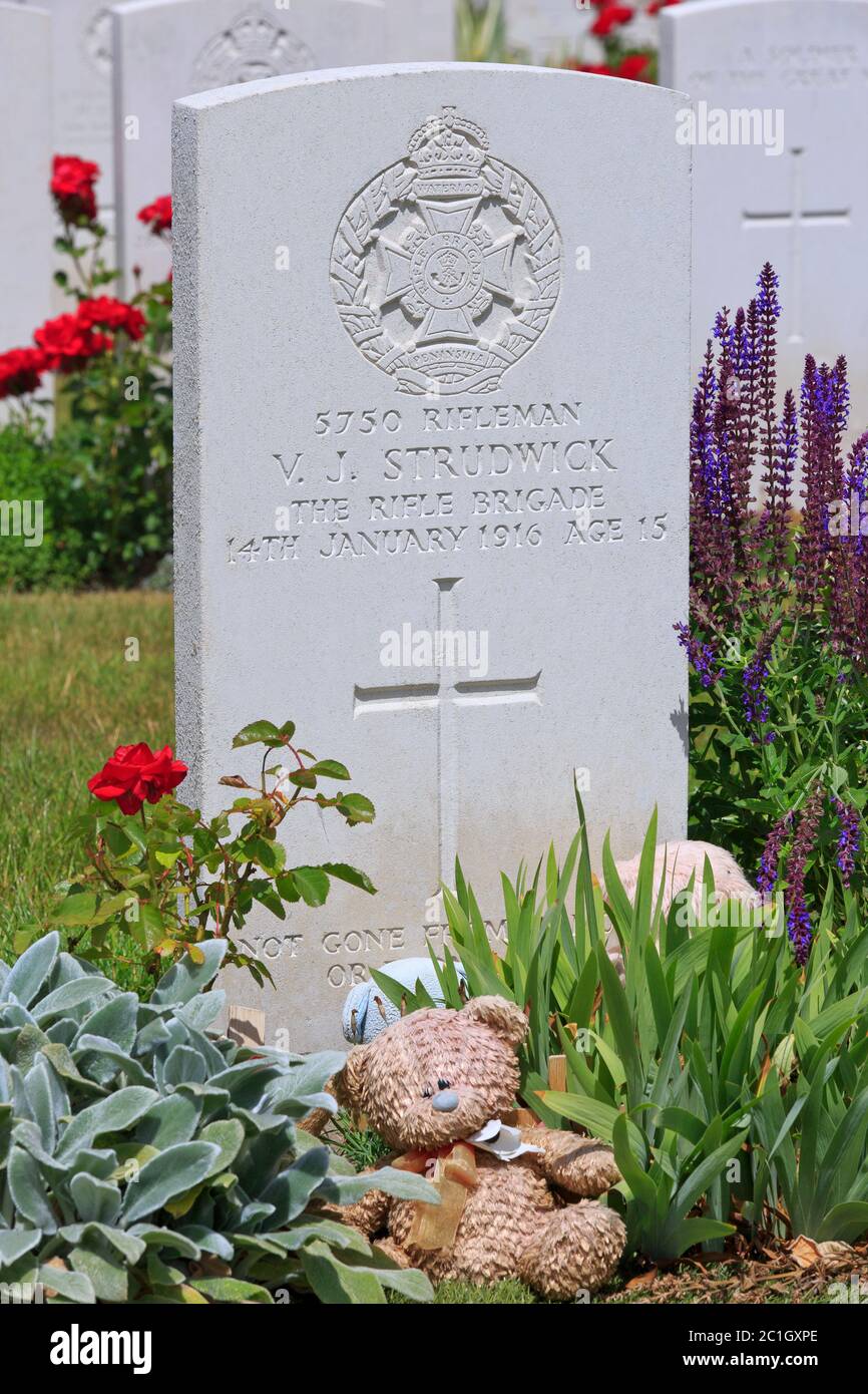 Grave of the English (British Army) 15-year-old private Valentine Joe ...